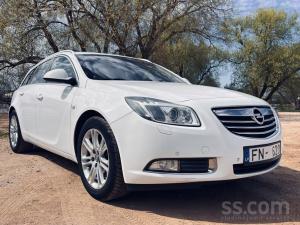 Balts Opel Insignia 2010 Liepāja, ar dzinēja tilpumu 2.00 L un nobraukumu 261 tūkst. km par 3850 €, foto  vietnē AUTOMOTO.COM.LV