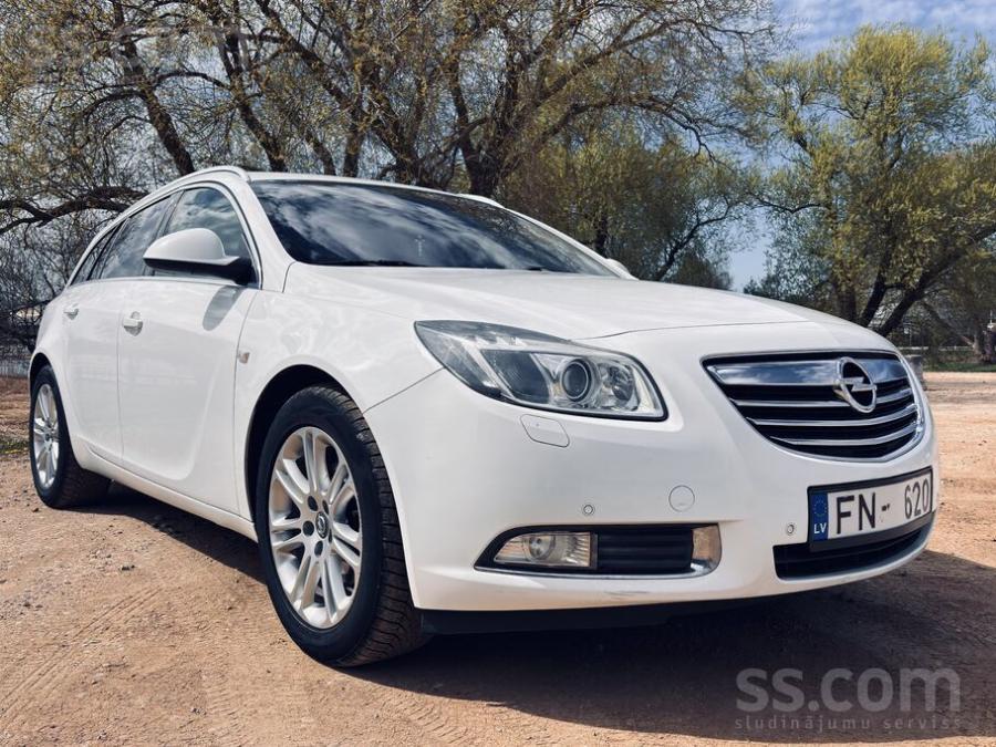 Balts Opel Insignia 2010 Liepāja, ar dzinēja tilpumu 2.00 L un nobraukumu 261 tūkst. km par 3850 €, foto 1 vietnē AUTOMOTO.COM.LV