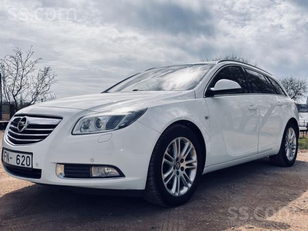 Balts Opel Insignia 2010 Liepāja, ar dzinēja tilpumu 2.00 L un nobraukumu 261 tūkst. km par 3850 €, foto 4 vietnē AUTOMOTO.COM.LV