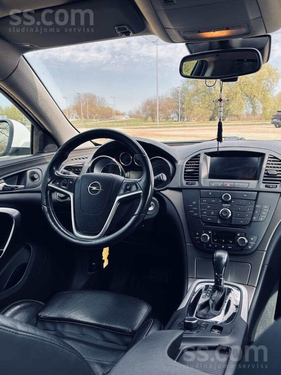 Balts Opel Insignia 2010 Liepāja, ar dzinēja tilpumu 2.00 L un nobraukumu 261 tūkst. km par 3850 €, foto 10 vietnē AUTOMOTO.COM.LV