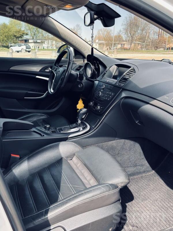 Balts Opel Insignia 2010 Liepāja, ar dzinēja tilpumu 2.00 L un nobraukumu 261 tūkst. km par 3850 €, foto 10 vietnē AUTOMOTO.COM.LV