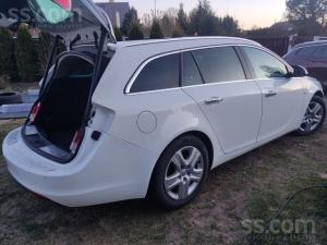 White Opel Insignia 2010 in Riga, with an engine capacity of 2.00 L and mileage of 0 thousand km for 2550 €, photo  on AUTOMOTO.COM.LV