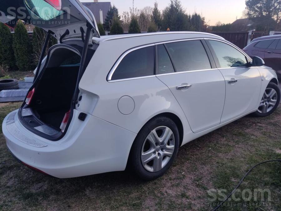 Balts Opel Insignia 2010 Rīga, ar dzinēja tilpumu 2.00 L un nobraukumu 0 tūkst. km par 2550 €, foto 1 vietnē AUTOMOTO.COM.LV