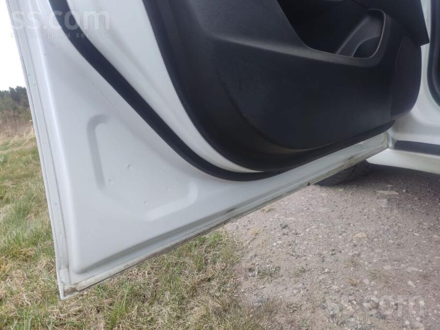 Balts Opel Insignia 2010 Rīga, ar dzinēja tilpumu 2.00 L un nobraukumu 0 tūkst. km par 2550 €, foto 17 vietnē AUTOMOTO.COM.LV
