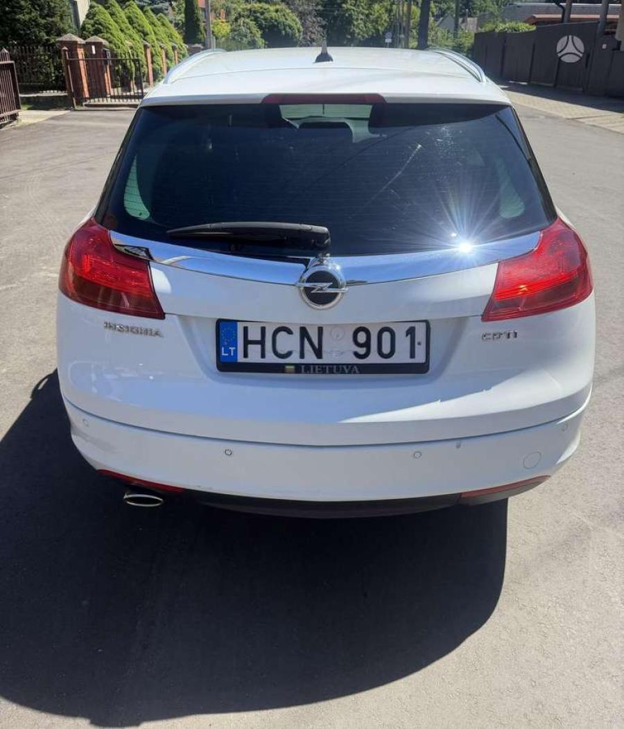 White Opel Insignia 2010 in Kaunas, with an engine capacity of 1.96 L and mileage of 257 thousand km for 4200 €, photo 5 on AUTOMOTO.COM.LV
