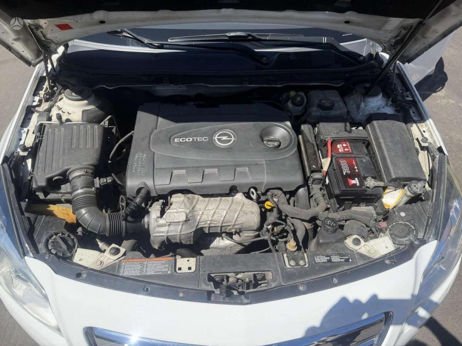 White Opel Insignia 2010 in Kaunas, with an engine capacity of 1.96 L and mileage of 257 thousand km for 4200 €, photo 8 on AUTOMOTO.COM.LV