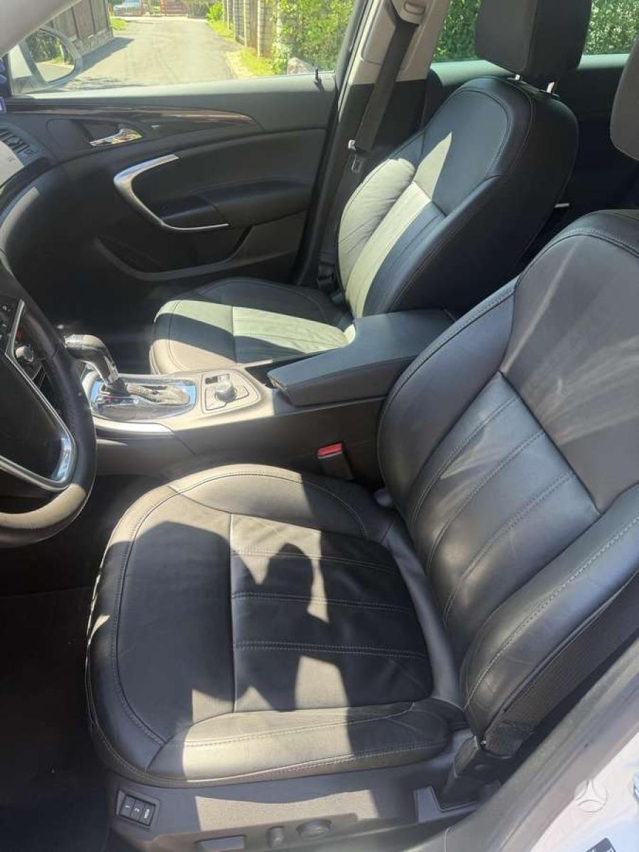 White Opel Insignia 2010 in Kaunas, with an engine capacity of 1.96 L and mileage of 257 thousand km for 4200 €, photo 13 on AUTOMOTO.COM.LV