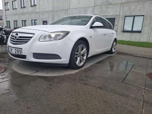 White Opel Insignia 2010 in Silute, with an engine capacity of 1.96 L and mileage of 344 thousand km for 2600 €, photo 9 on AUTOMOTO.COM.LV