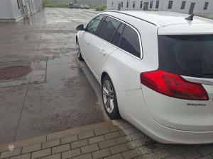 White Opel Insignia 2010 in Silute, with an engine capacity of 1.96 L and mileage of 344 thousand km for 2600 €, photo 10 on AUTOMOTO.COM.LV