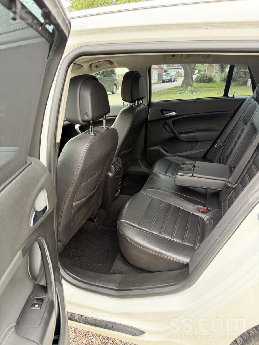 Balts Opel Insignia 2010 Ventspils, ar dzinēja tilpumu 2.00 L un nobraukumu 266 tūkst. km par 3990 €, foto 24 vietnē AUTOMOTO.COM.LV