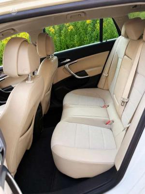 White Opel Insignia 2010 in Vilnius, with an engine capacity of 1.96 L and mileage of 312 thousand km for 2300 €, photo 13 on AUTOMOTO.COM.LV