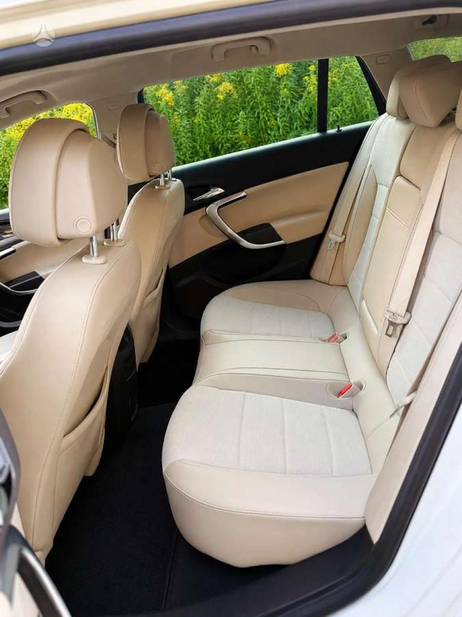 White Opel Insignia 2010 in Vilnius, with an engine capacity of 1.96 L and mileage of 312 thousand km for 2300 €, photo 13 on AUTOMOTO.COM.LV