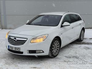 White Opel Insignia 2011 in Parnu, with an engine capacity of 2.00 L and mileage of 257 thousand km for 2999 €, photo  on AUTOMOTO.COM.LV