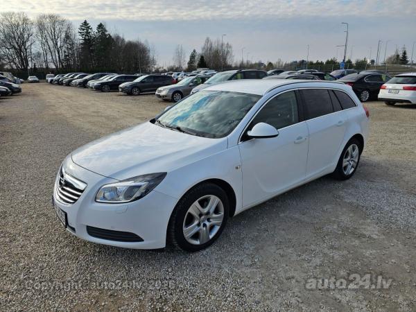White Opel Insignia 2011 in Tartu, with an engine capacity of 2.00 L and mileage of 270 thousand km for 3690 €, photo 1 on AUTOMOTO.COM.LV