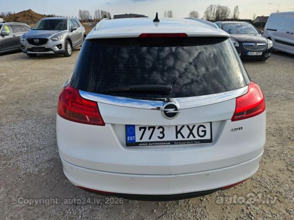 White Opel Insignia 2011 in Tartu, with an engine capacity of 2.00 L and mileage of 270 thousand km for 3690 €, photo 4 on AUTOMOTO.COM.LV