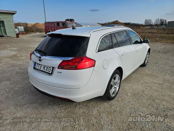 White Opel Insignia 2011 in Tartu, with an engine capacity of 2.00 L and mileage of 270 thousand km for 3690 €, photo 5 on AUTOMOTO.COM.LV