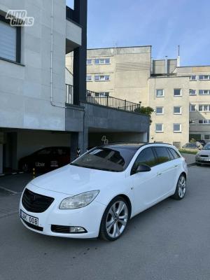 White Opel Insignia 2011 in Vilnius, with an engine capacity of 2.00 L and mileage of 282 thousand km for 3150 €, photo  on AUTOMOTO.COM.LV