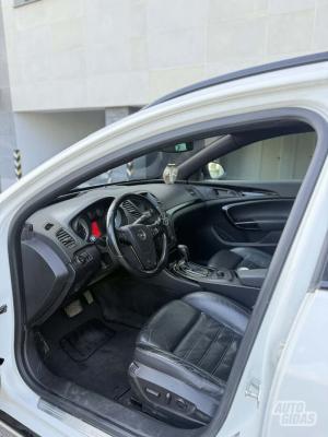 White Opel Insignia 2011 in Vilnius, with an engine capacity of 2.00 L and mileage of 282 thousand km for 3150 €, photo 6 on AUTOMOTO.COM.LV