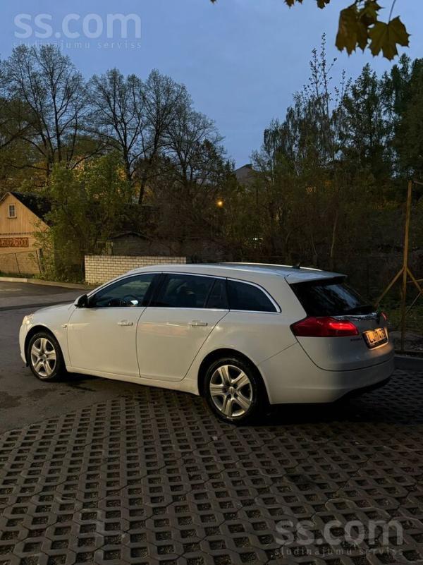 Balts Opel Insignia 2011 Rīga, ar dzinēja tilpumu 2.00 L un nobraukumu 316 tūkst. km par 2150 €, foto 2 vietnē AUTOMOTO.COM.LV