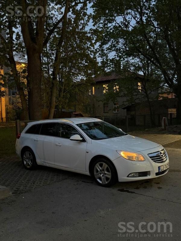 Balts Opel Insignia 2011 Rīga, ar dzinēja tilpumu 2.00 L un nobraukumu 316 tūkst. km par 2150 €, foto 3 vietnē AUTOMOTO.COM.LV