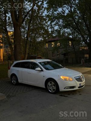 Balts Opel Insignia 2011 Rīga, ar dzinēja tilpumu 2.00 L un nobraukumu 316 tūkst. km par 2150 €, foto 4 vietnē AUTOMOTO.COM.LV