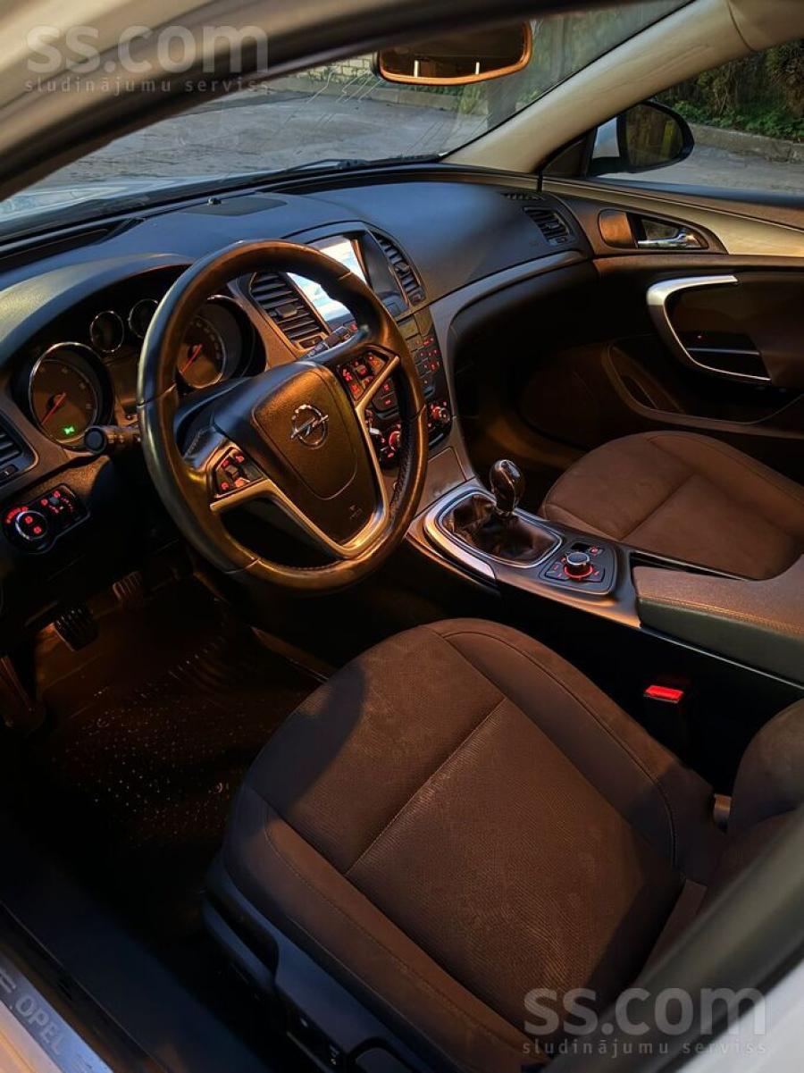 Balts Opel Insignia 2011 Rīga, ar dzinēja tilpumu 2.00 L un nobraukumu 316 tūkst. km par 2150 €, foto 7 vietnē AUTOMOTO.COM.LV
