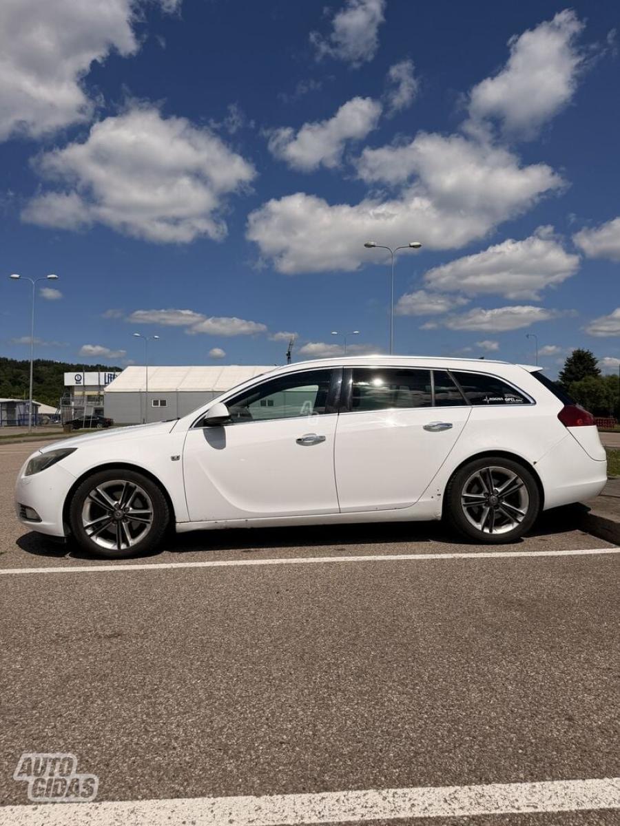 White Opel Insignia 2011 in Vilnius, with an engine capacity of 2.00 L and mileage of 274 thousand km for 2600 €, photo 4 on AUTOMOTO.COM.LV