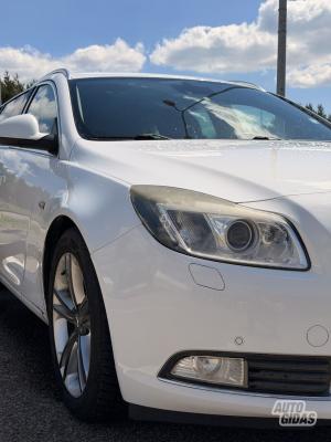 White Opel Insignia 2011 in Vilnius, with an engine capacity of 2.00 L and mileage of 274 thousand km for 2600 €, photo 7 on AUTOMOTO.COM.LV