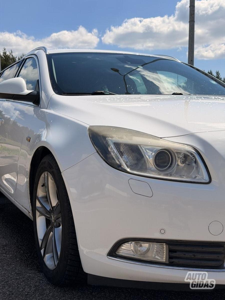 White Opel Insignia 2011 in Vilnius, with an engine capacity of 2.00 L and mileage of 274 thousand km for 2600 €, photo 7 on AUTOMOTO.COM.LV