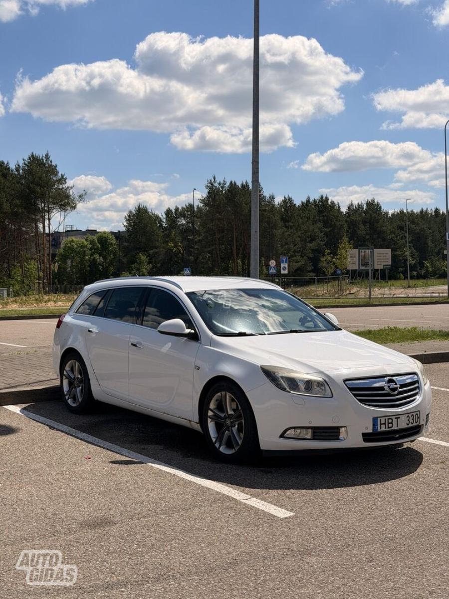 White Opel Insignia 2011 in Vilnius, with an engine capacity of 2.00 L and mileage of 274 thousand km for 2600 €, photo 13 on AUTOMOTO.COM.LV