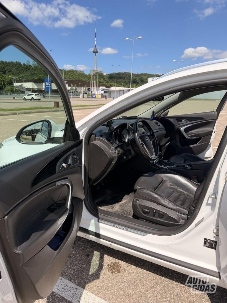 White Opel Insignia 2011 in Vilnius, with an engine capacity of 2.00 L and mileage of 274 thousand km for 2600 €, photo 14 on AUTOMOTO.COM.LV