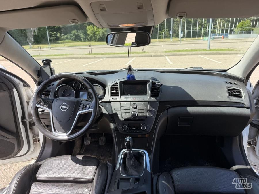 White Opel Insignia 2011 in Vilnius, with an engine capacity of 2.00 L and mileage of 274 thousand km for 2600 €, photo 19 on AUTOMOTO.COM.LV