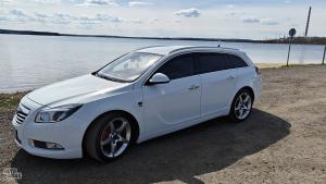 White Opel Insignia 2011 in Elektrenai, with an engine capacity of 2.00 L and mileage of 228 thousand km for 5450 €, photo 3 on AUTOMOTO.COM.LV