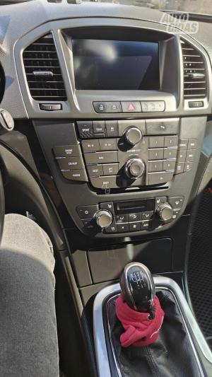 White Opel Insignia 2011 in Elektrenai, with an engine capacity of 2.00 L and mileage of 228 thousand km for 5450 €, photo 12 on AUTOMOTO.COM.LV