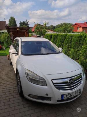White Opel Insignia 2011 in Vilnius, with an engine capacity of 1.96 L and mileage of 270 thousand km for 2750 €, photo  on AUTOMOTO.COM.LV