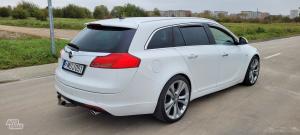 White Opel Insignia 2011 in Siauliai, with an engine capacity of 2.00 L and mileage of 261 thousand km for 3500 €, photo 4 on AUTOMOTO.COM.LV