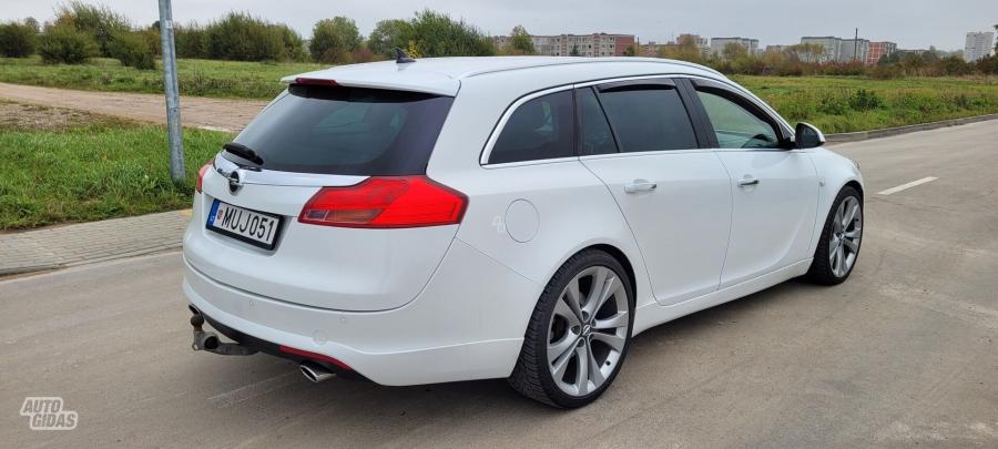 White Opel Insignia 2011 in Siauliai, with an engine capacity of 2.00 L and mileage of 261 thousand km for 3500 €, photo 4 on AUTOMOTO.COM.LV