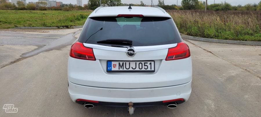 White Opel Insignia 2011 in Siauliai, with an engine capacity of 2.00 L and mileage of 261 thousand km for 3500 €, photo 5 on AUTOMOTO.COM.LV