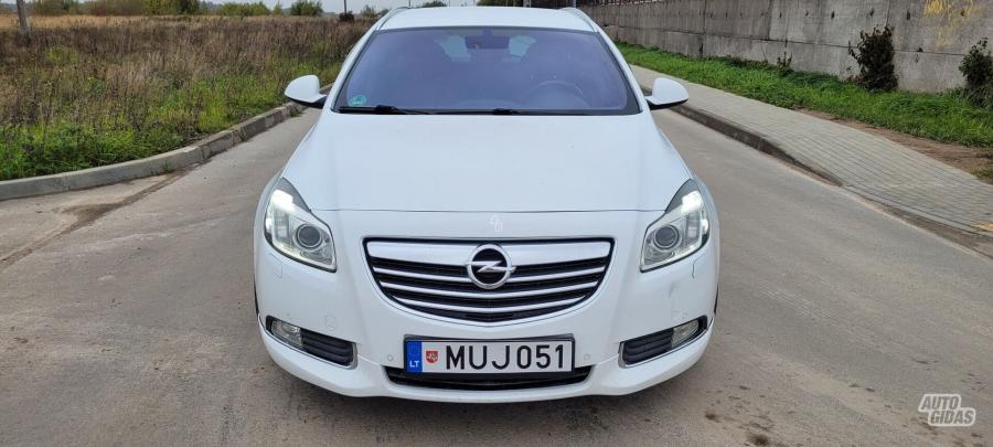 White Opel Insignia 2011 in Siauliai, with an engine capacity of 2.00 L and mileage of 261 thousand km for 3500 €, photo 8 on AUTOMOTO.COM.LV
