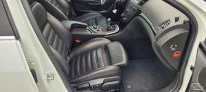 White Opel Insignia 2011 in Siauliai, with an engine capacity of 2.00 L and mileage of 261 thousand km for 3500 €, photo 10 on AUTOMOTO.COM.LV