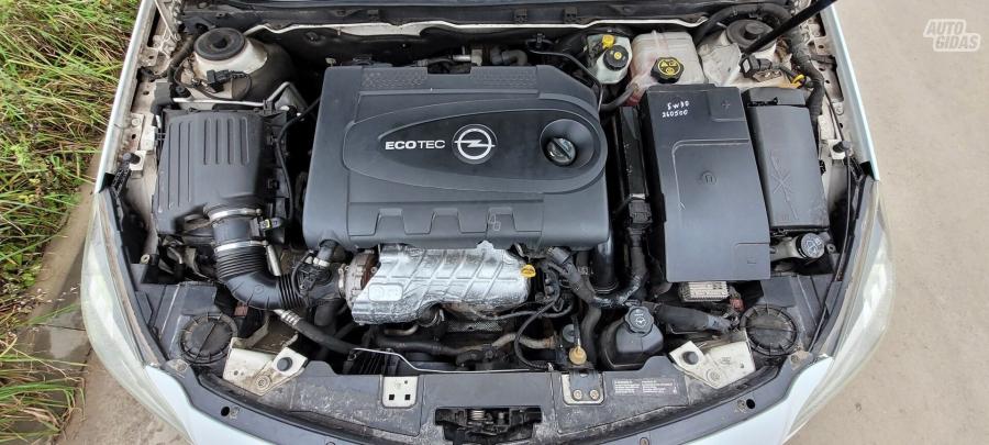 White Opel Insignia 2011 in Siauliai, with an engine capacity of 2.00 L and mileage of 261 thousand km for 3500 €, photo 16 on AUTOMOTO.COM.LV