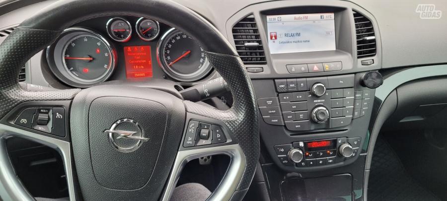 White Opel Insignia 2011 in Siauliai, with an engine capacity of 2.00 L and mileage of 261 thousand km for 3500 €, photo 19 on AUTOMOTO.COM.LV