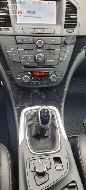 White Opel Insignia 2011 in Siauliai, with an engine capacity of 2.00 L and mileage of 261 thousand km for 3500 €, photo 20 on AUTOMOTO.COM.LV