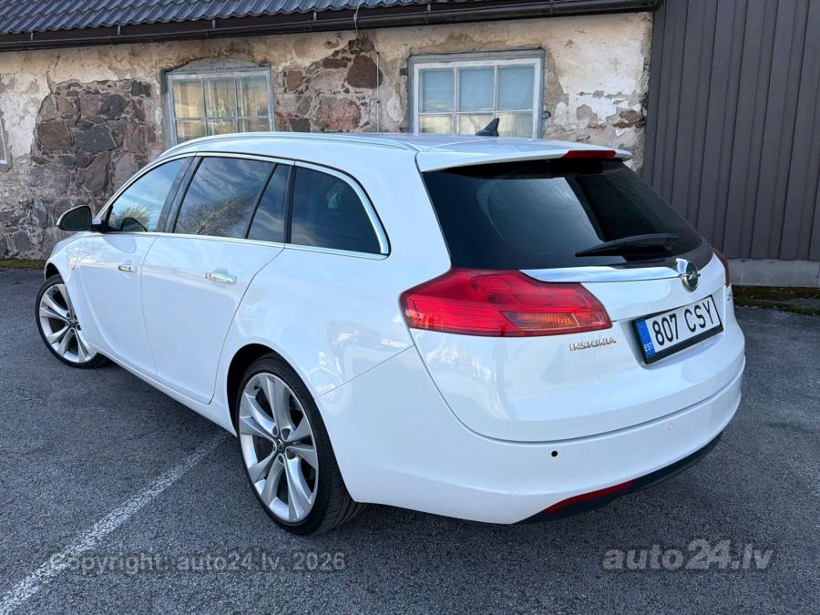 White Opel Insignia 2012 in Viljandi, with an engine capacity of 2.00 L and mileage of 277 thousand km for 4990 €, photo 3 on AUTOMOTO.COM.LV