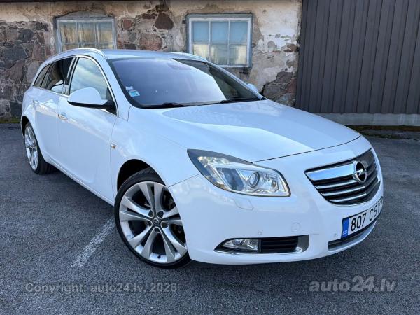 White Opel Insignia 2012 in Viljandi, with an engine capacity of 2.00 L and mileage of 277 thousand km for 4990 €, photo 3 on AUTOMOTO.COM.LV