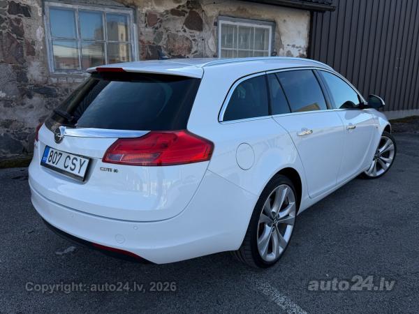 White Opel Insignia 2012 in Viljandi, with an engine capacity of 2.00 L and mileage of 277 thousand km for 4990 €, photo 4 on AUTOMOTO.COM.LV