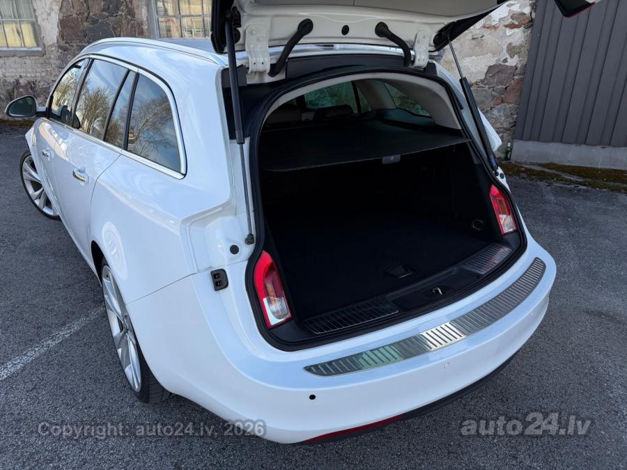 White Opel Insignia 2012 in Viljandi, with an engine capacity of 2.00 L and mileage of 277 thousand km for 4990 €, photo 28 on AUTOMOTO.COM.LV
