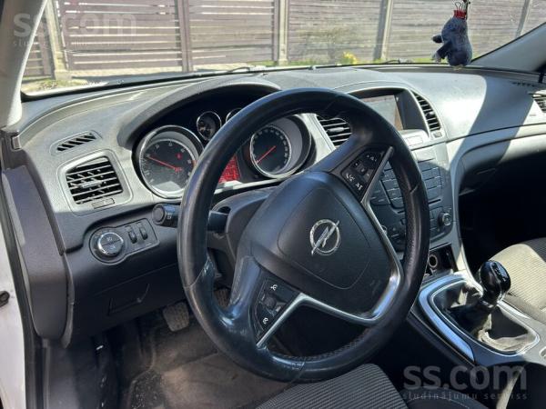 Balts Opel Insignia 2012 Rīga, ar dzinēja tilpumu 2.00 L un nobraukumu 327 tūkst. km par 2500 €, foto 5 vietnē AUTOMOTO.COM.LV