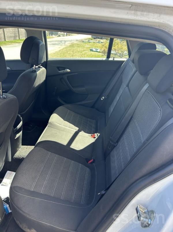Balts Opel Insignia 2012 Rīga, ar dzinēja tilpumu 2.00 L un nobraukumu 327 tūkst. km par 2500 €, foto 7 vietnē AUTOMOTO.COM.LV