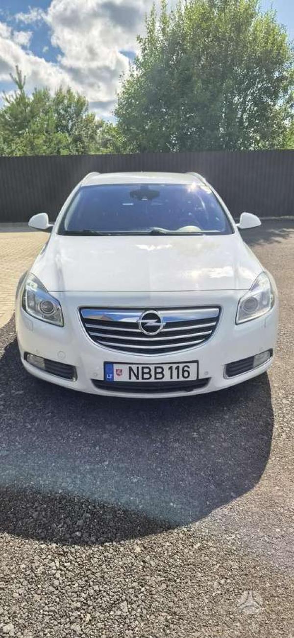 White Opel Insignia 2012 in Vilnius, with an engine capacity of 1.96 L and mileage of 286 thousand km for 3000 €, photo 8 on AUTOMOTO.COM.LV